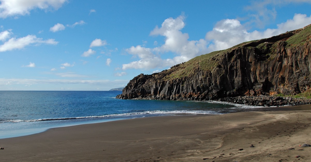 PRAINHA BEACH. Places you must visit on Madeira Island